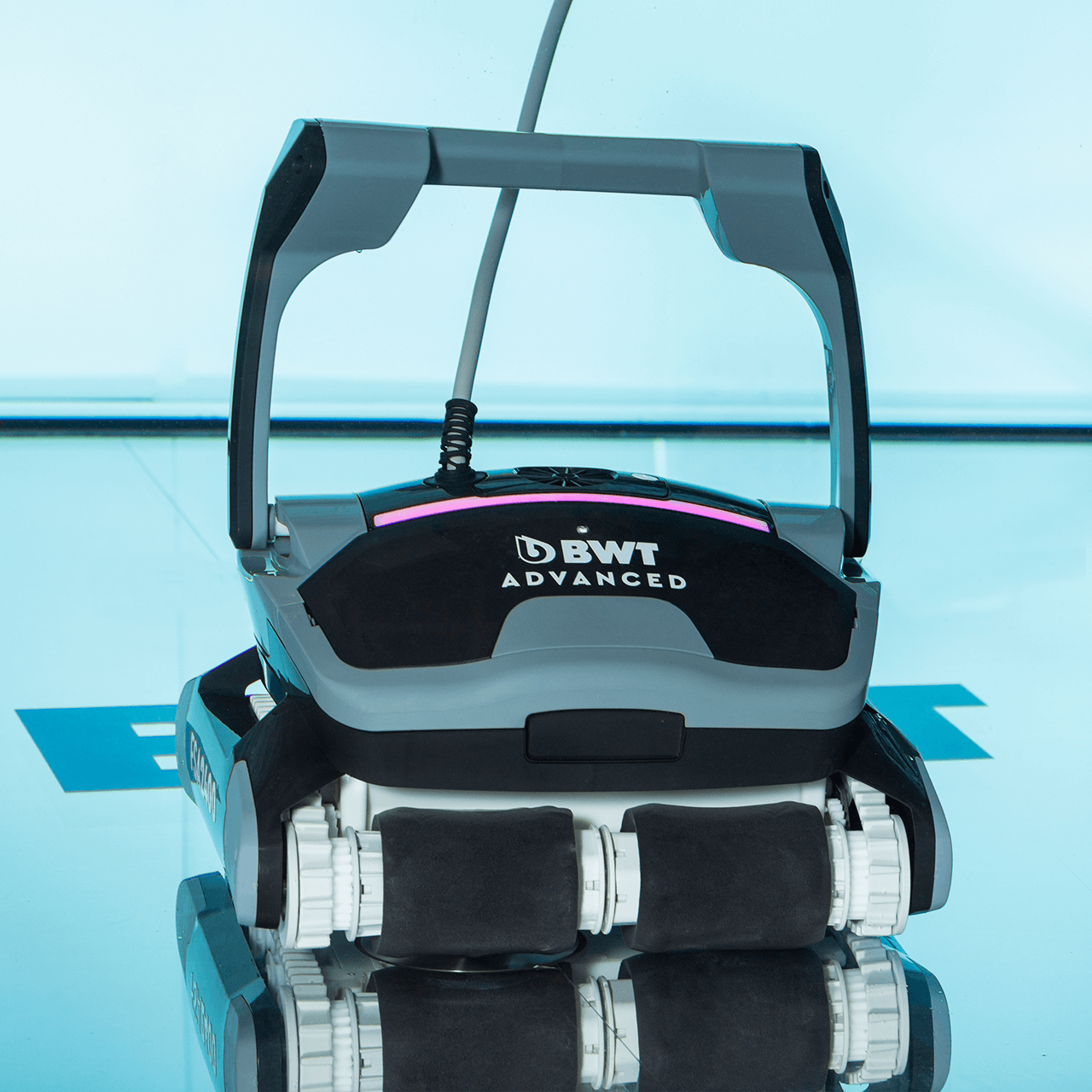 Poolroboter FSA2400: Hervorragende Saugleistung für Pools bis 15 m