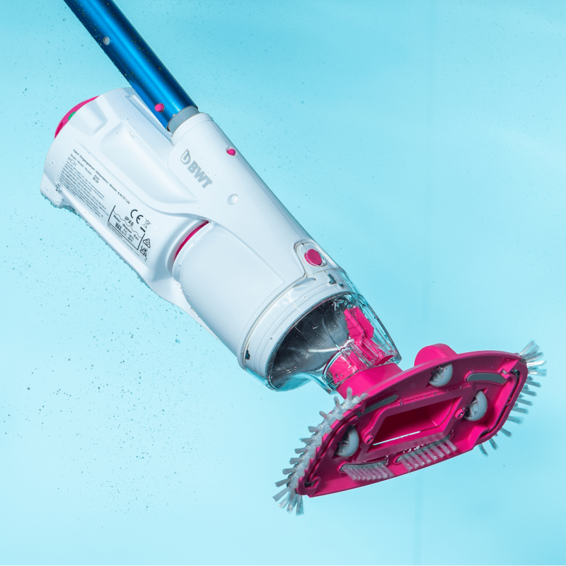 Kabelloser Poolsauger BC30 mit einer Saugleistung bis zu 30 Minuten